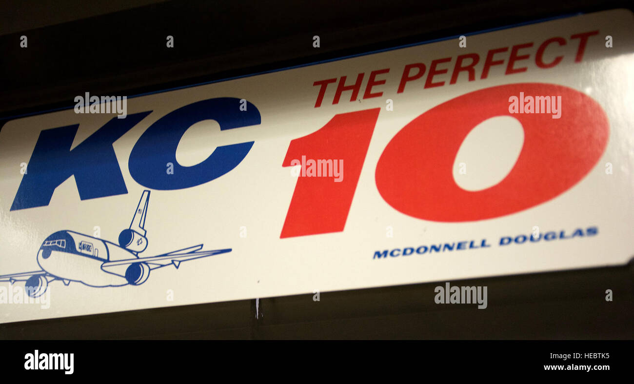 Air refueling squadron crews hi-res stock photography and images - Alamy