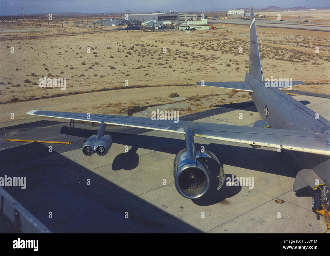 Boeing JB-52E (S/N 57-0119) right wing with TF-39 installed. (U.S. Air ...