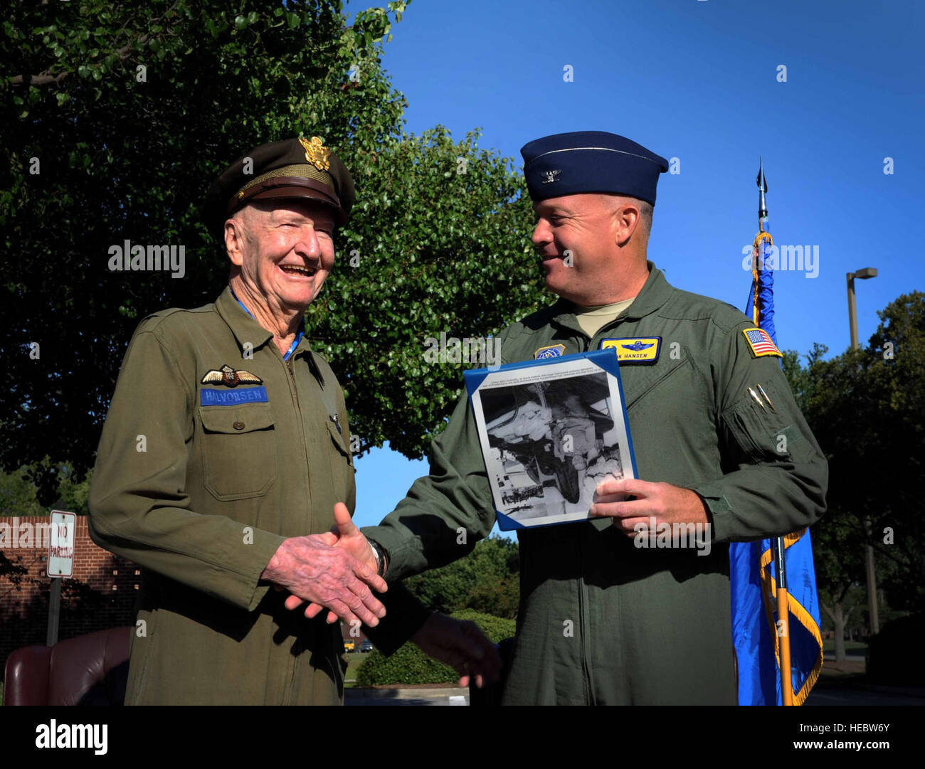 Parachutes wwii hi-res stock photography and images - Alamy