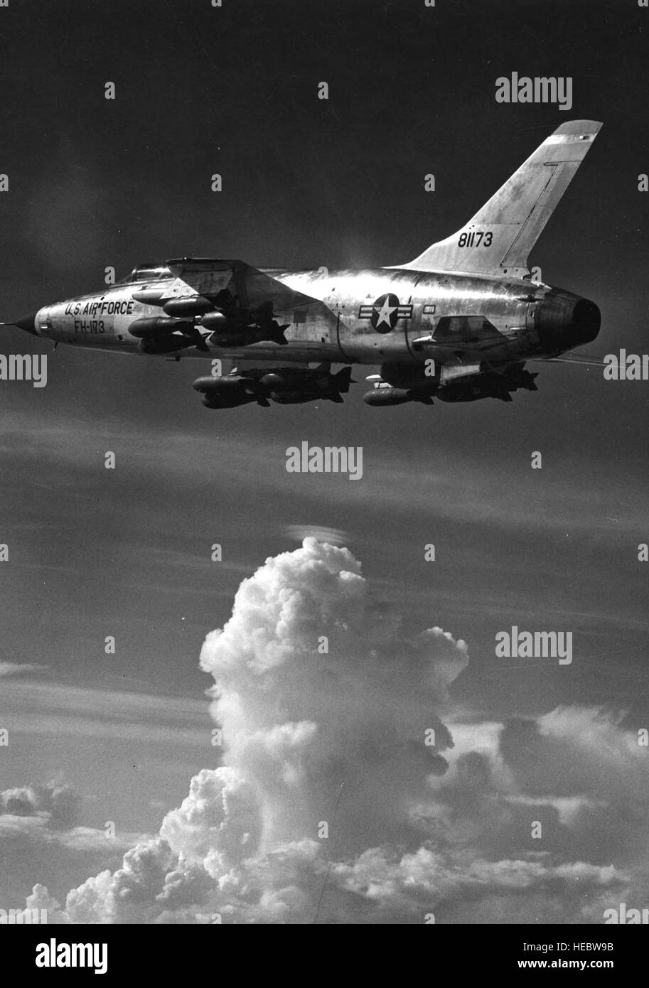Republic F-105D-5-RE (S/N 58-1173) in flight with full bomb load. (U.S ...