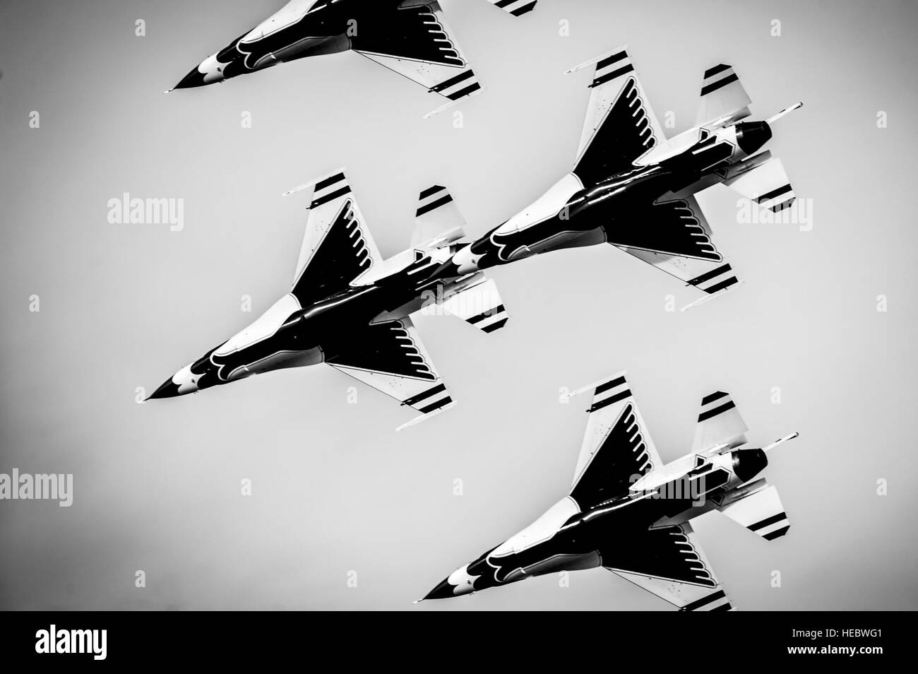 The Thunderbirds Diamond Formation pilots perform the Dimond 360 ...