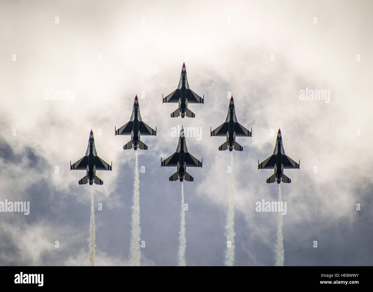 The Thunderbirds Delta Formation flies over the Daytona International ...