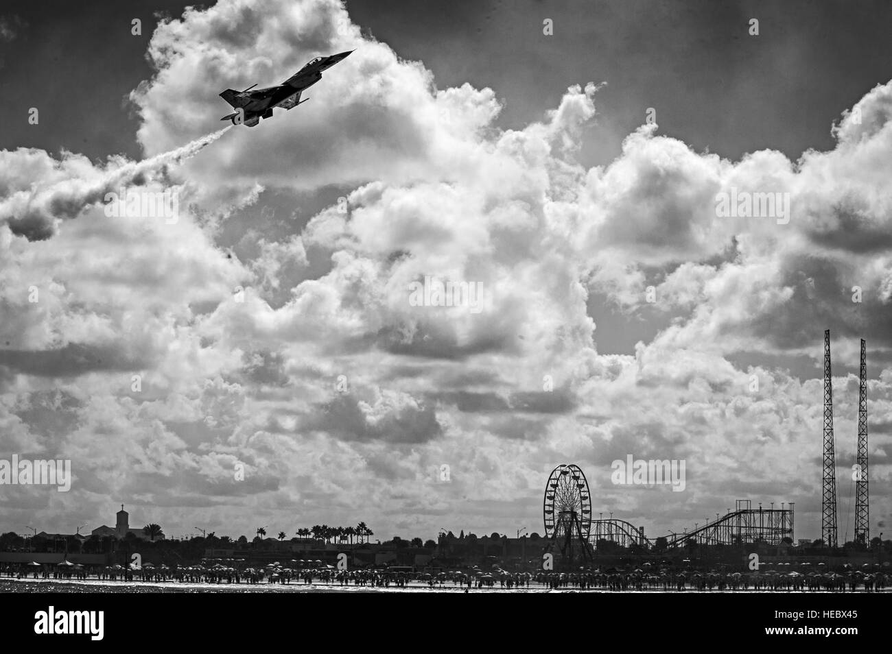 Air waves show Black and White Stock Photos & Images - Alamy