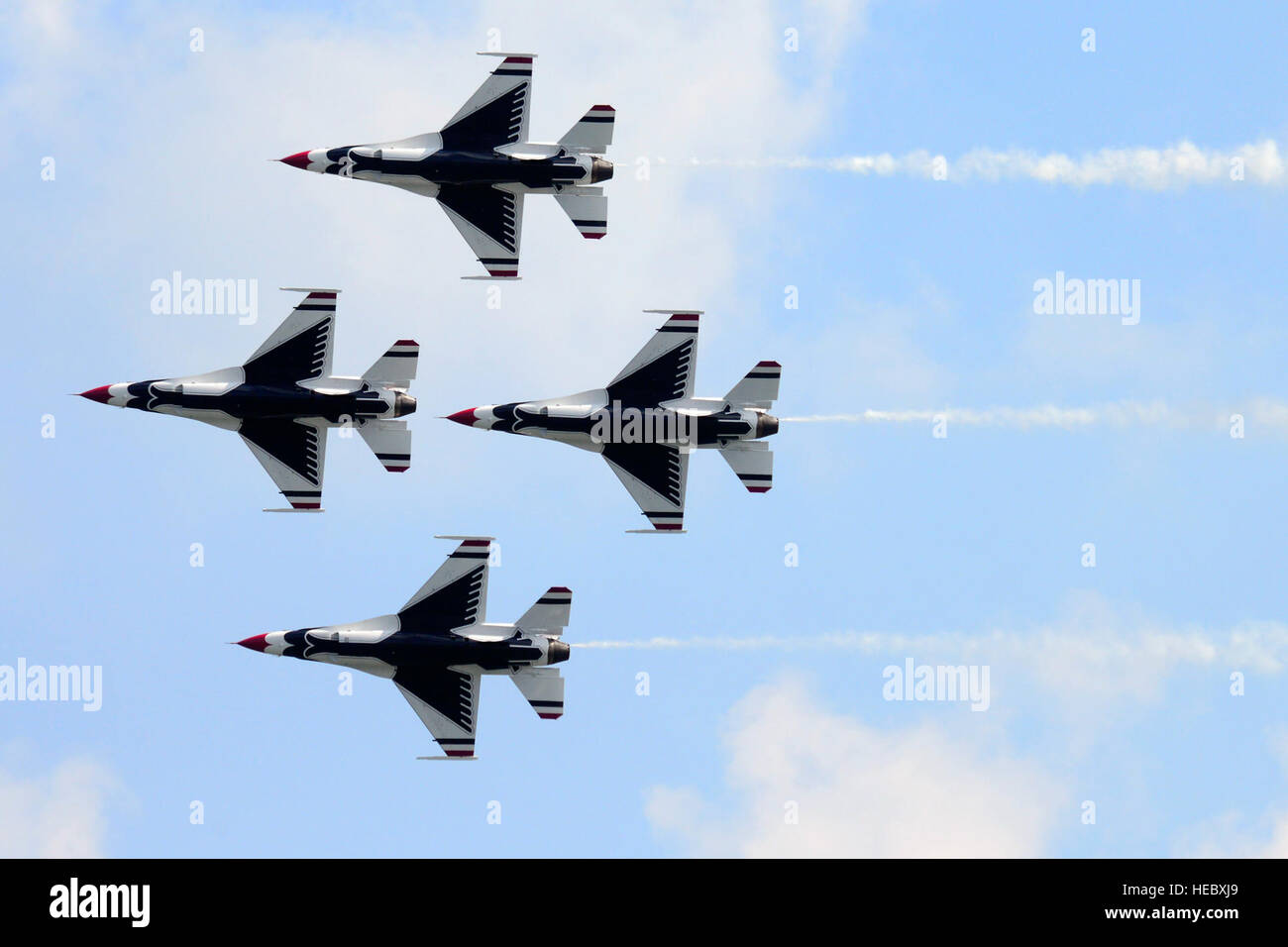 The Thunderbirds Diamond Formation pilots perform the Diamond 360 ...