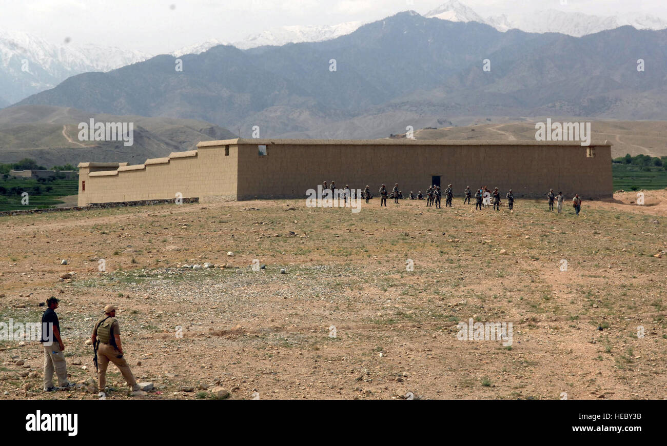 FORWARD OPERATING BASE LONESTAR, Afghanistan (April 11, 2010)--Afghan ...