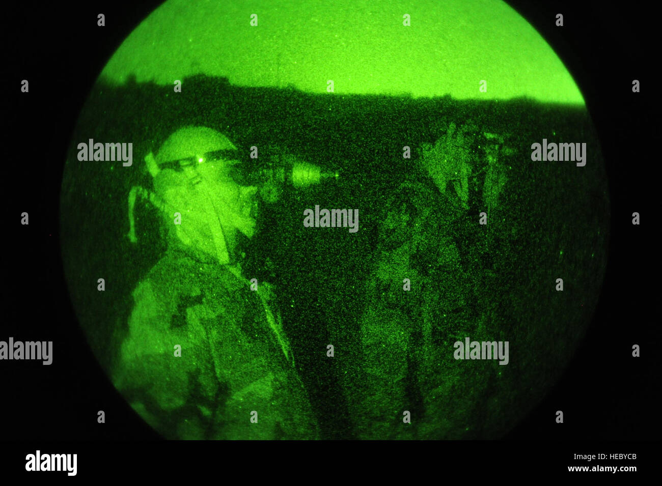 Soldier looks on u s soldiers hi-res stock photography and images - Alamy