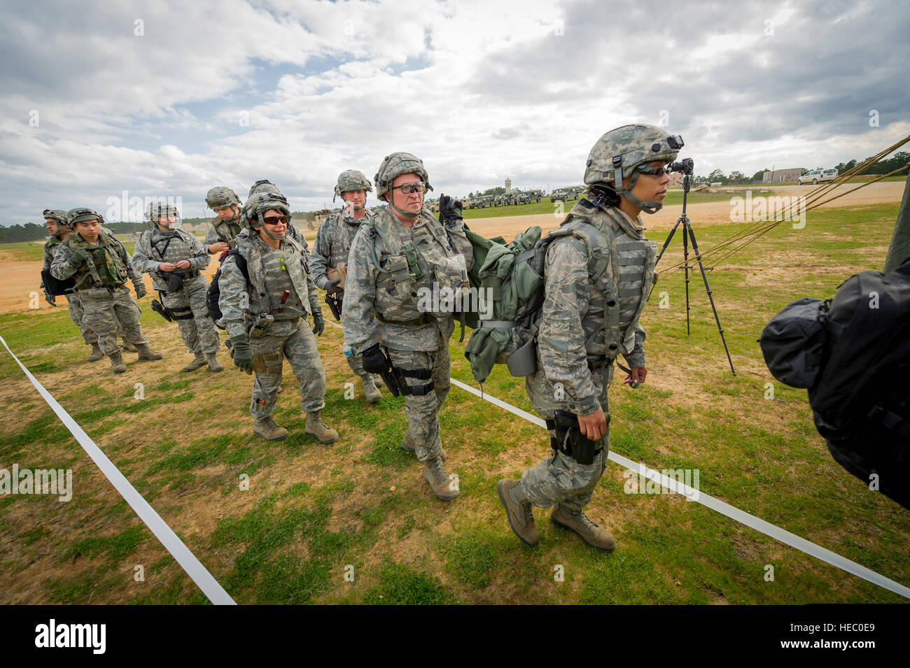 U.S. aeromedical evacuation Airmen make their way to the Army ...