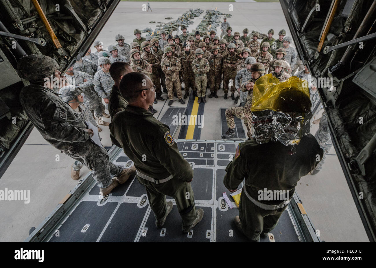 165th airlift squadron hi-res stock photography and images - Alamy