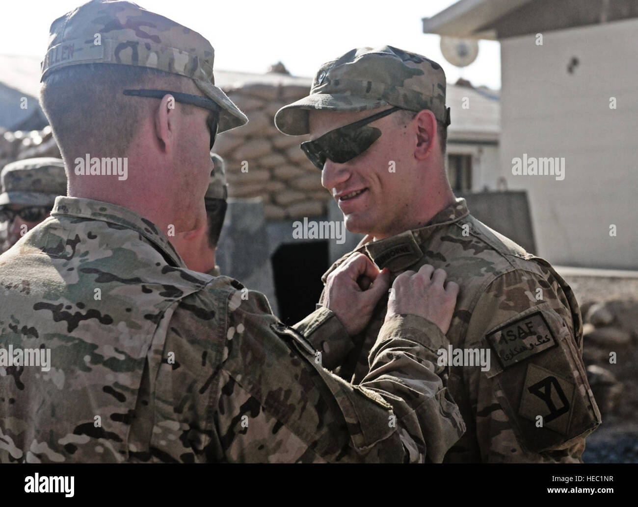 Soldiers from 3rd Platoon, Alpha Company, 1-182 Infantry Regiment ...