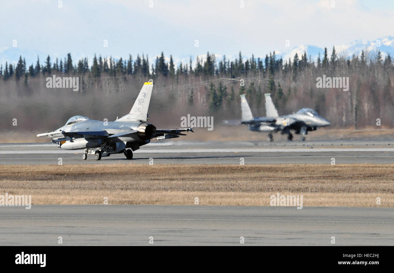 1st Lt. Jondavid Hertzel, 80th Fighter Squadron Headhunters F-16 ...