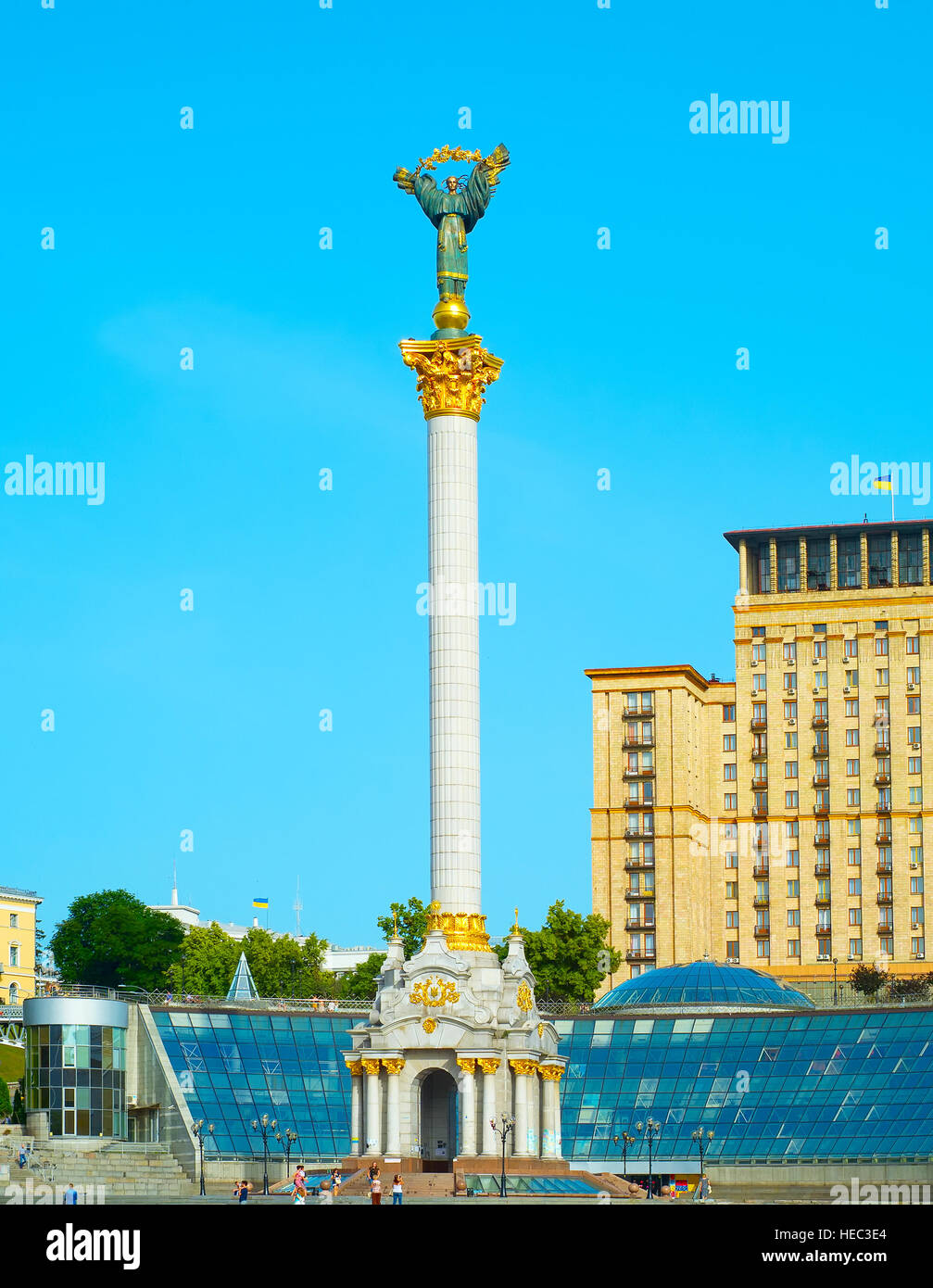 Independence Monument on the Maidan Nezalezhnosti square in Kiev ...