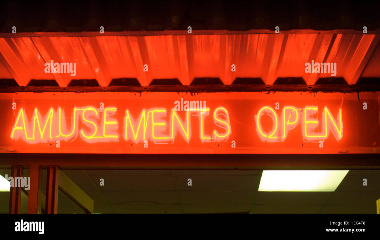 Amusement arcade neon sign Stock Photo - Alamy