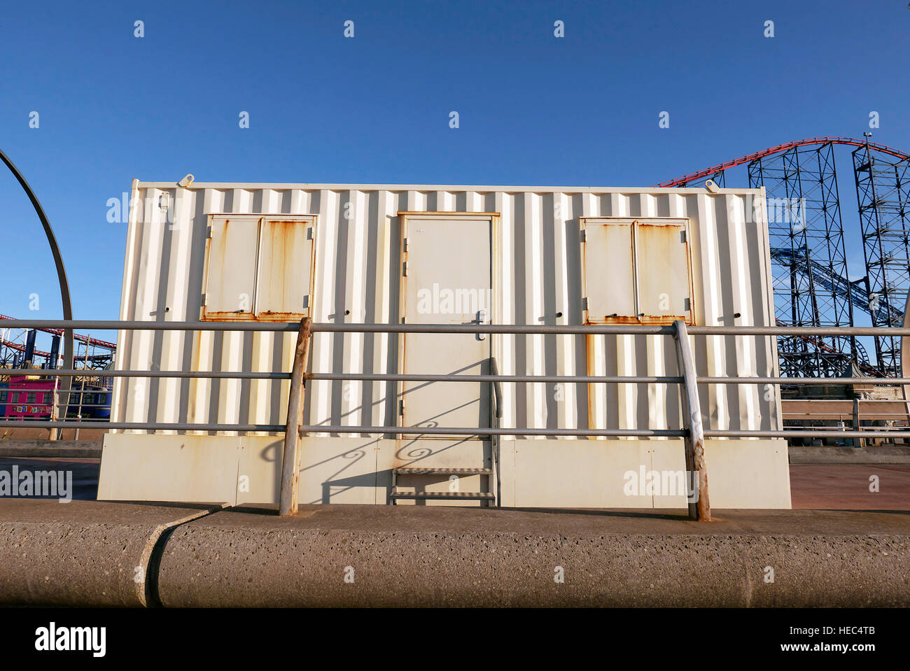 Rusty metal shed on Blackpool promenade Stock Photo - Alamy