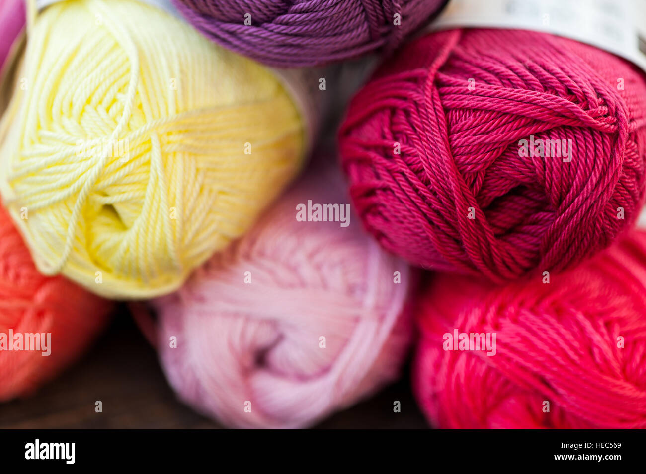 Different types of pink and purple yarn Stock Photo - Alamy