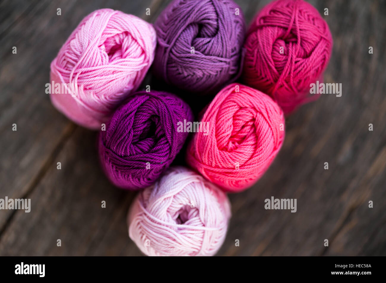 Different types of pink and purple yarn Stock Photo - Alamy