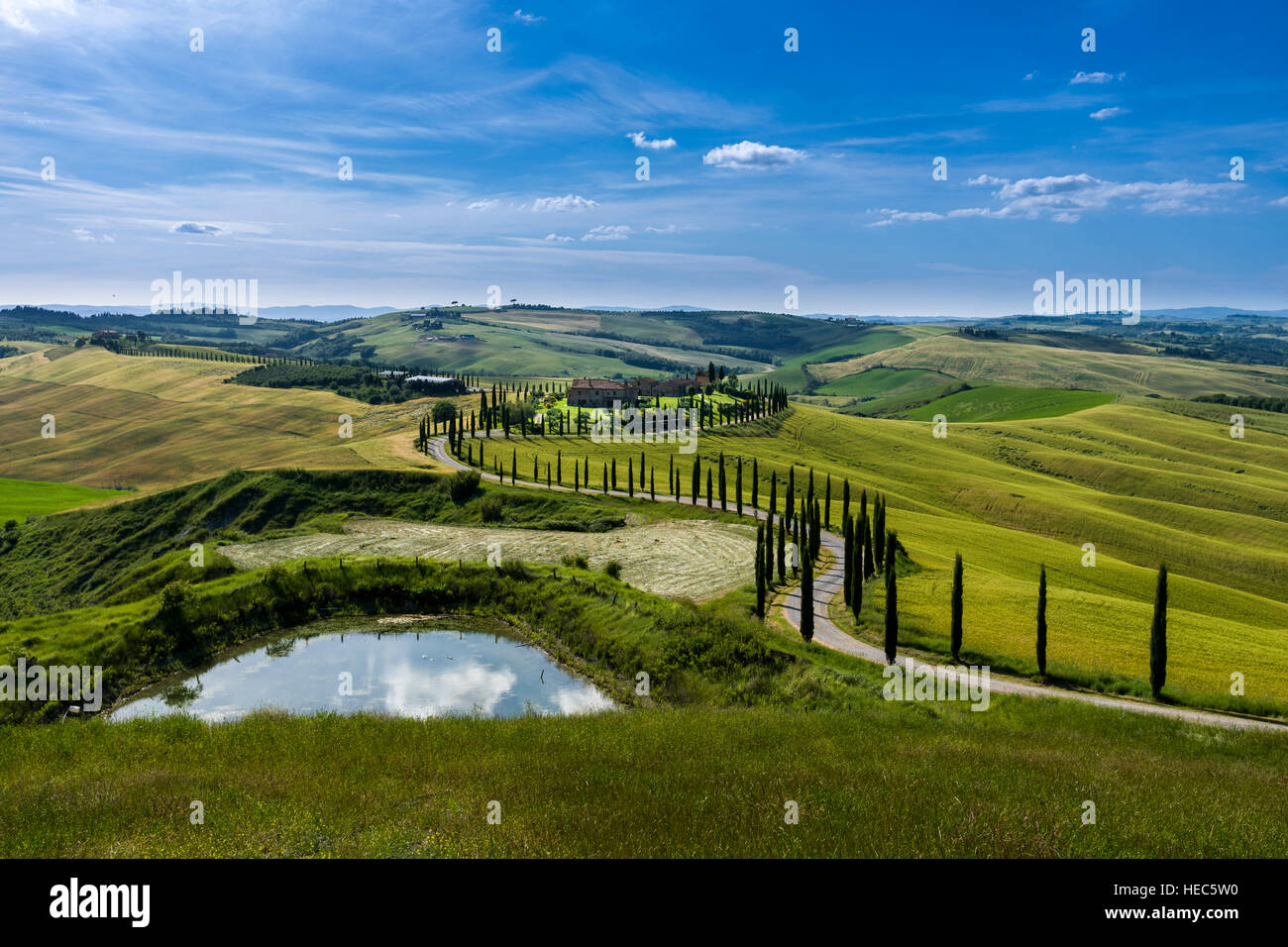 Lake agricultural fields in tuscany hi-res stock photography and images ...