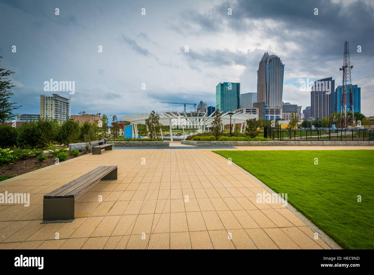 Bench at First Ward Park, in Uptown Charlotte, North Carolina Stock ...