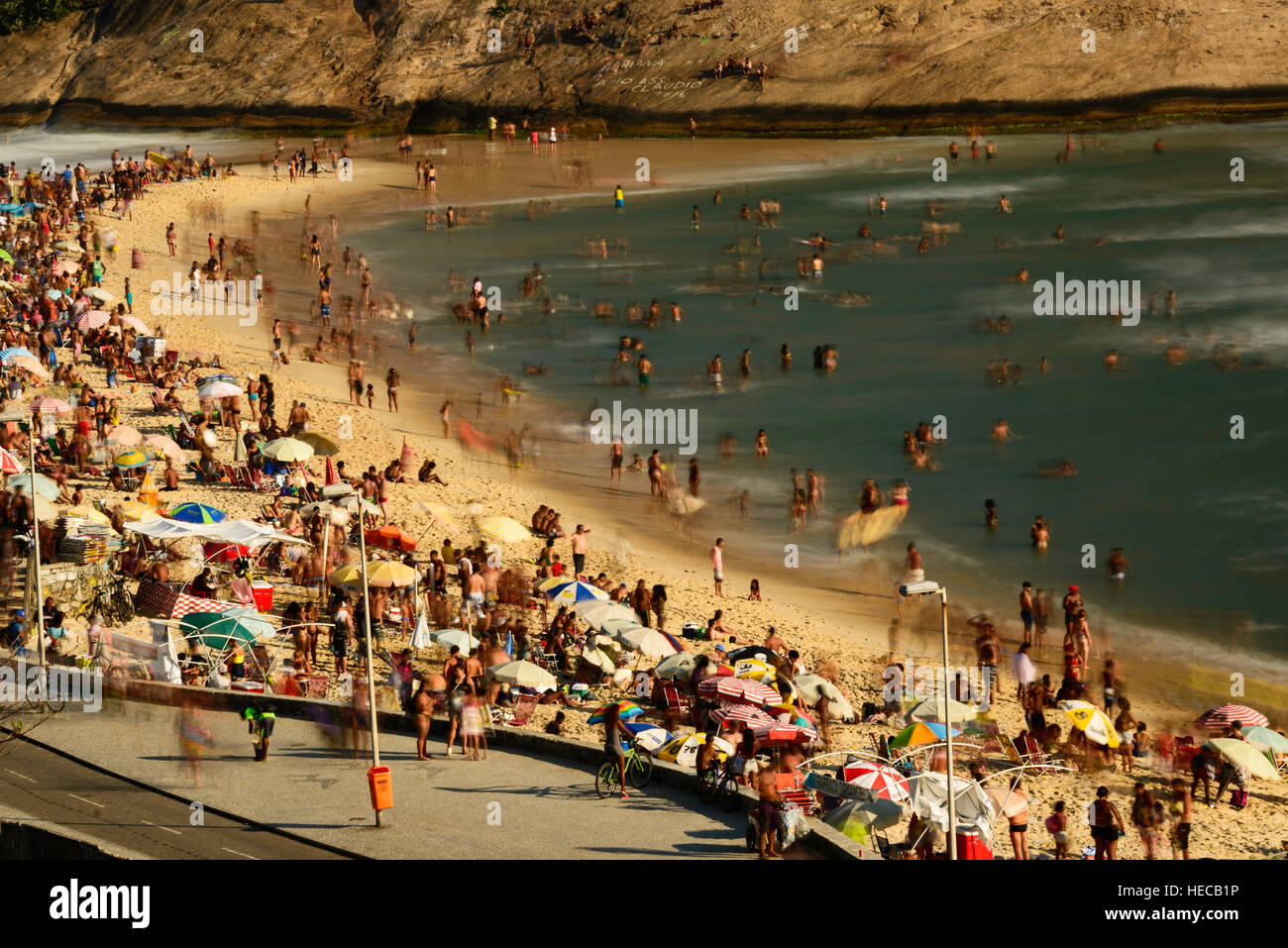 Crowds of people aerial hi-res stock photography and images - Alamy