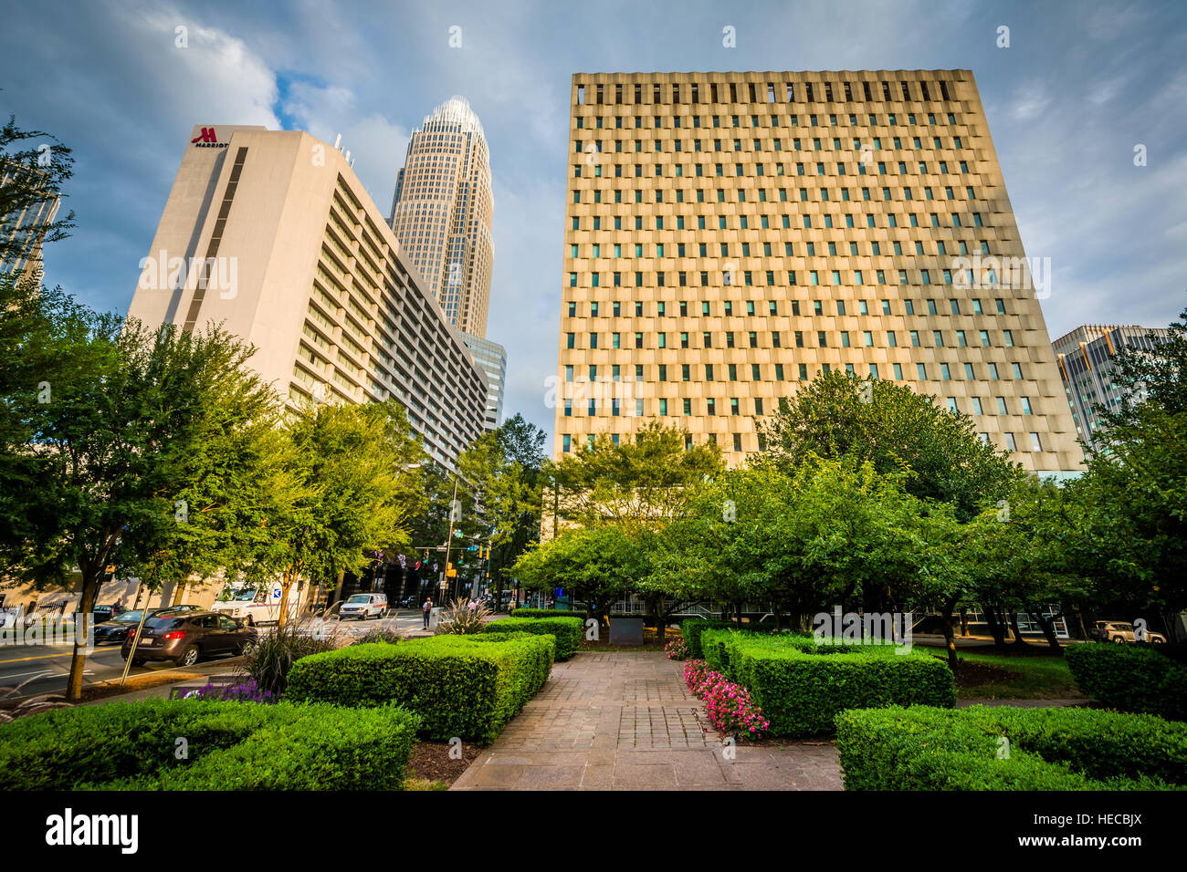 Gardens and modern buildings in Uptown Charlotte, North Carolina Stock ...