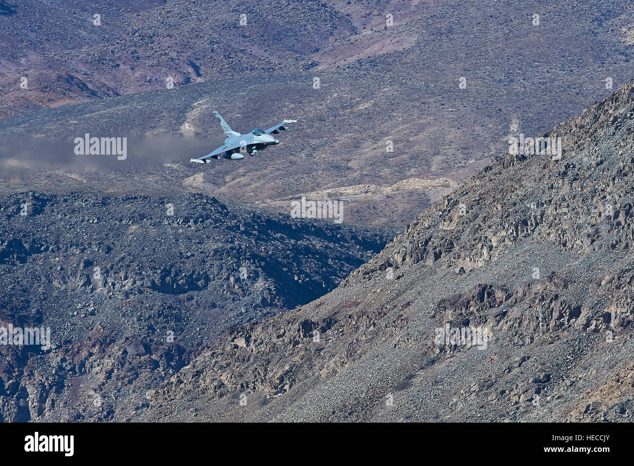 F 16 fighter jet top view hi-res stock photography and images - Alamy