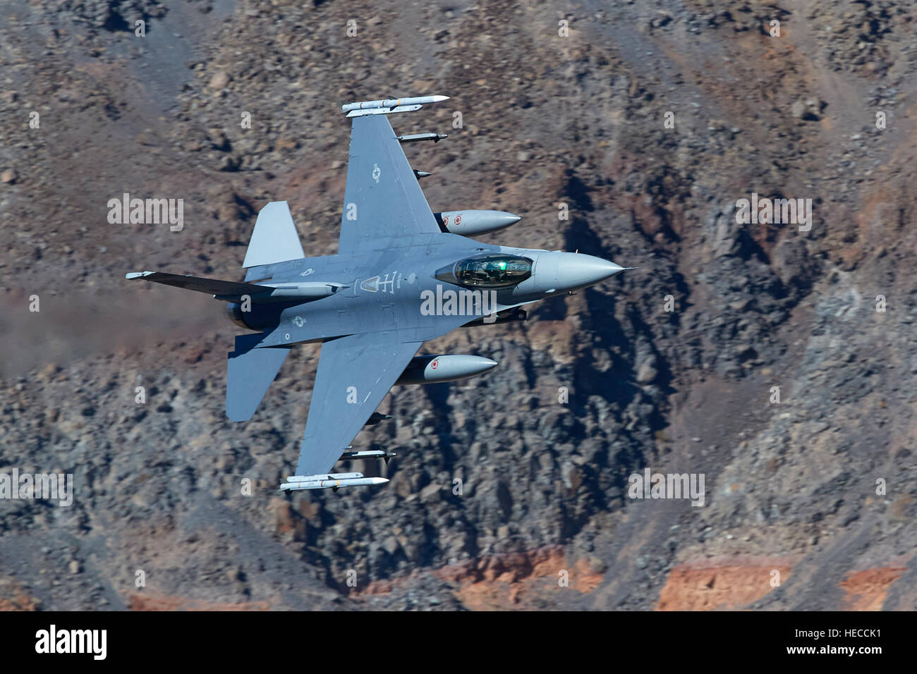 F 16 fighter jet top view hi-res stock photography and images - Alamy