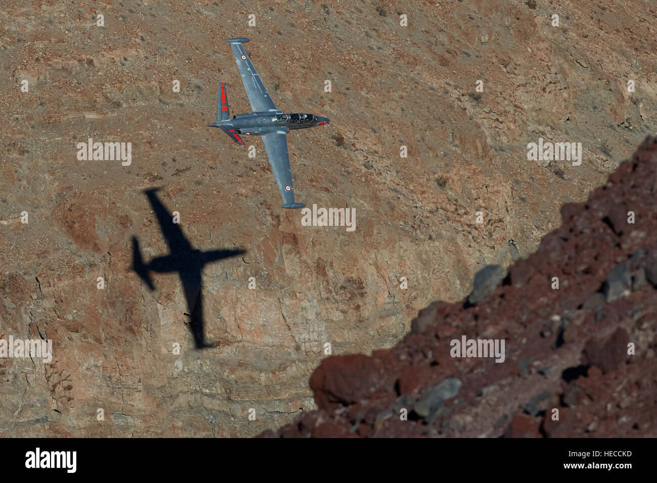Shadow of aircraft flying hi-res stock photography and images - Alamy