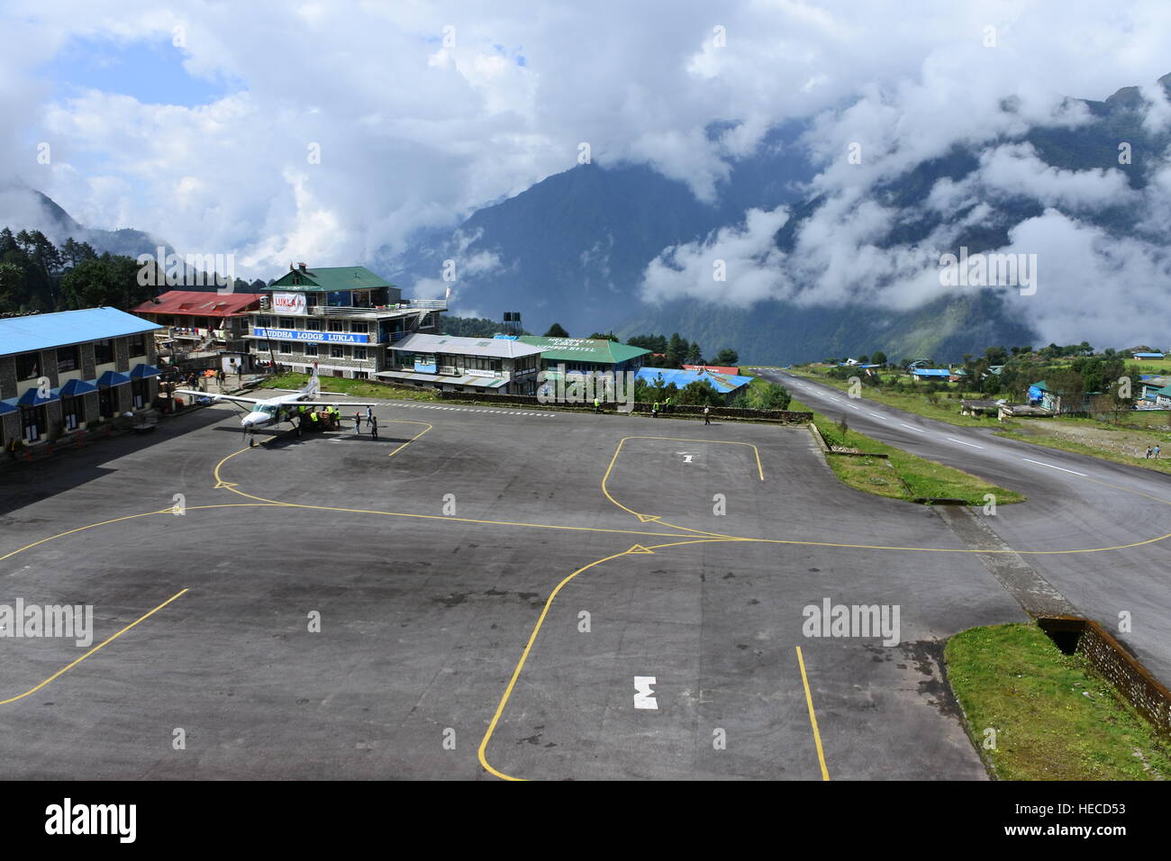 Lukla Airport, Tenzing-Hillary Airport Landed plane Stock Photo - Alamy