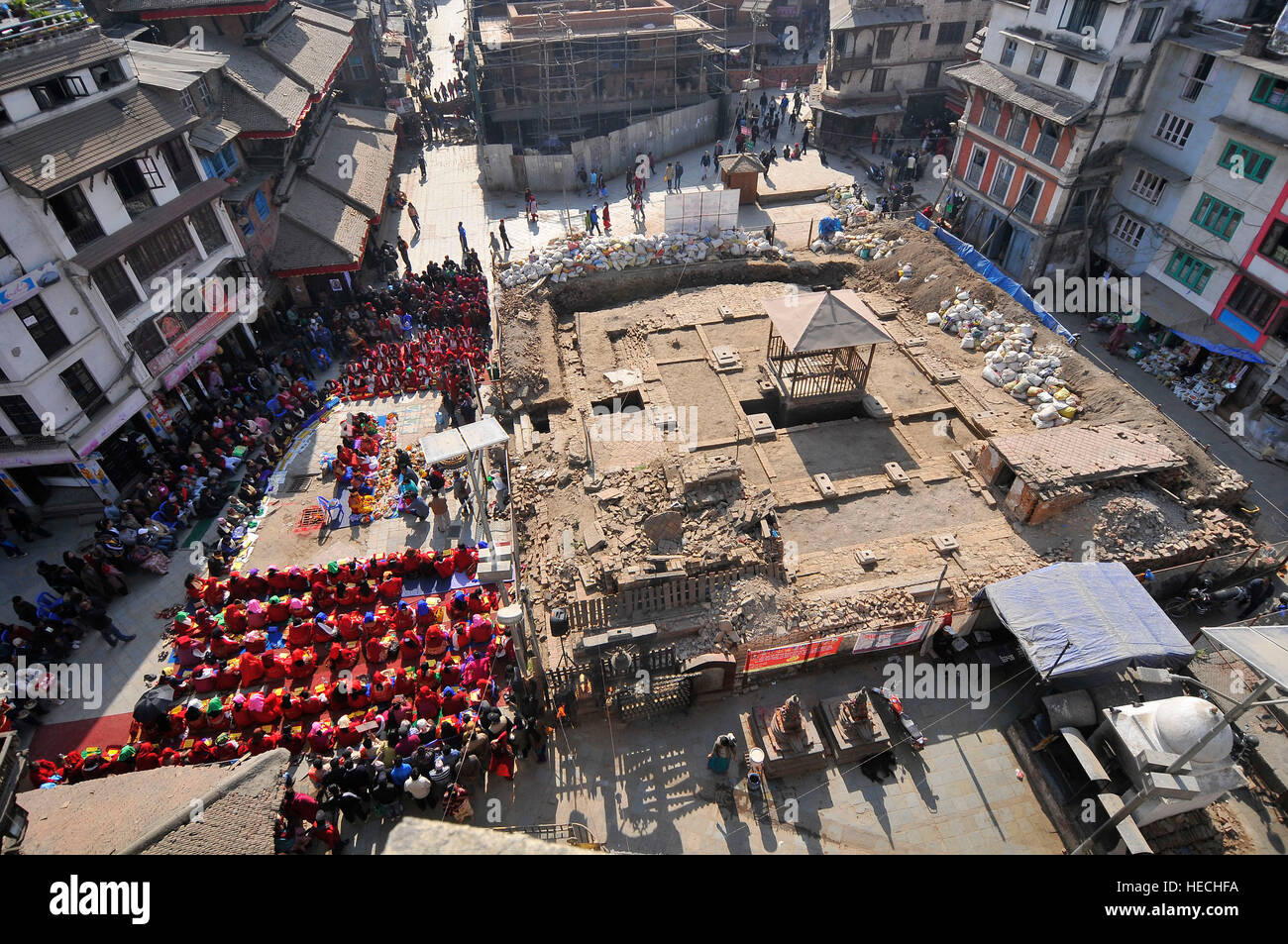 Kathmandu, Nepal. 19th Dec, 2016. Nepalese devotees offering ritual ...