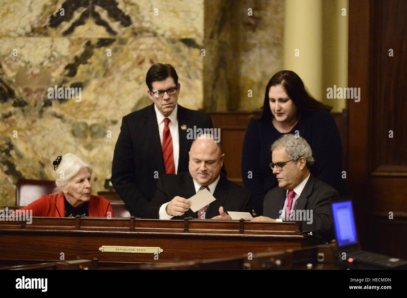 Harrisburg, Pennsylvania, USA. 19th Dec, 2016. Tellers count the ...