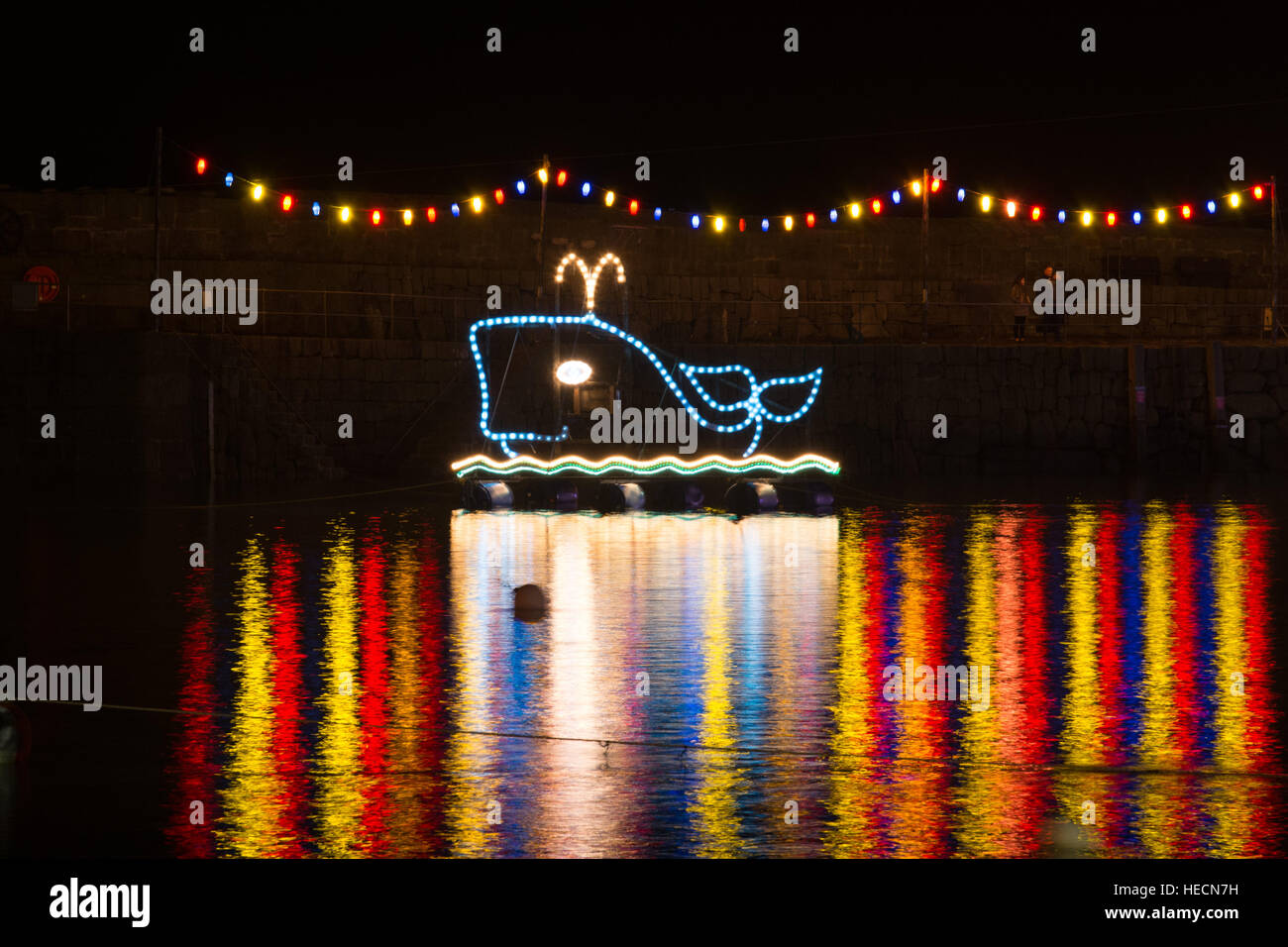 Mousehole, Cornwall, UK. 19th December 2016. The Mousehole harbour ...