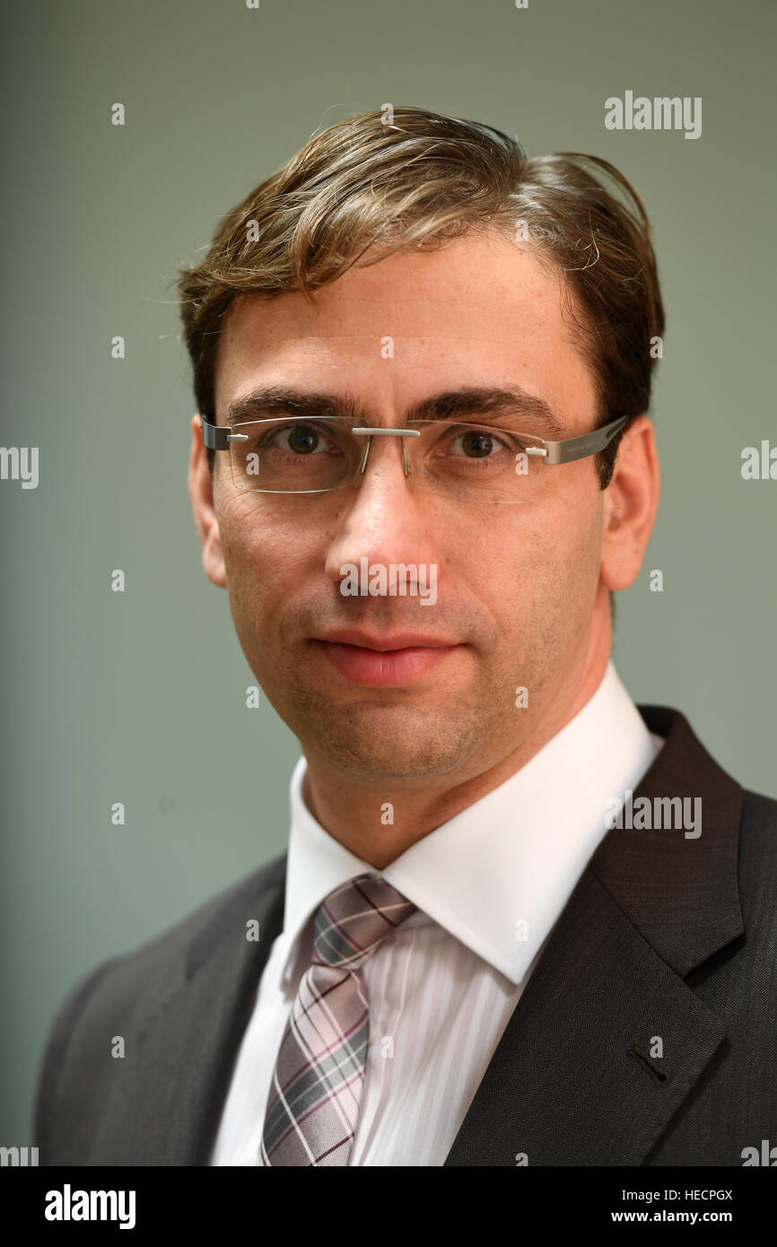 Potsdam, Germany. 16th Nov, 2016. Sven Gabor Janszky, photographed ...