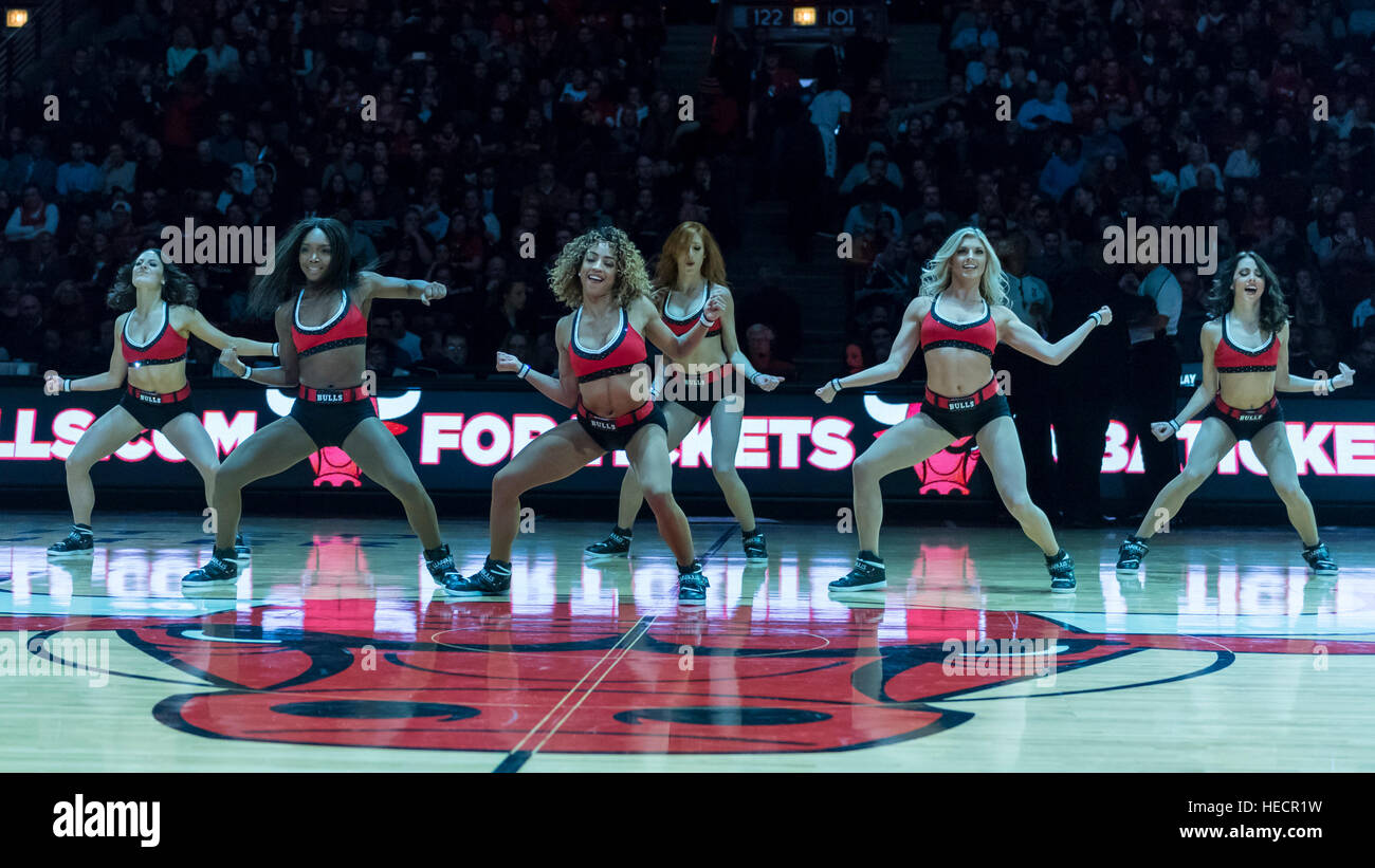 Chicago, USA. 19 December 2016. The Bulls cheerleaders, The Luvabulls ...