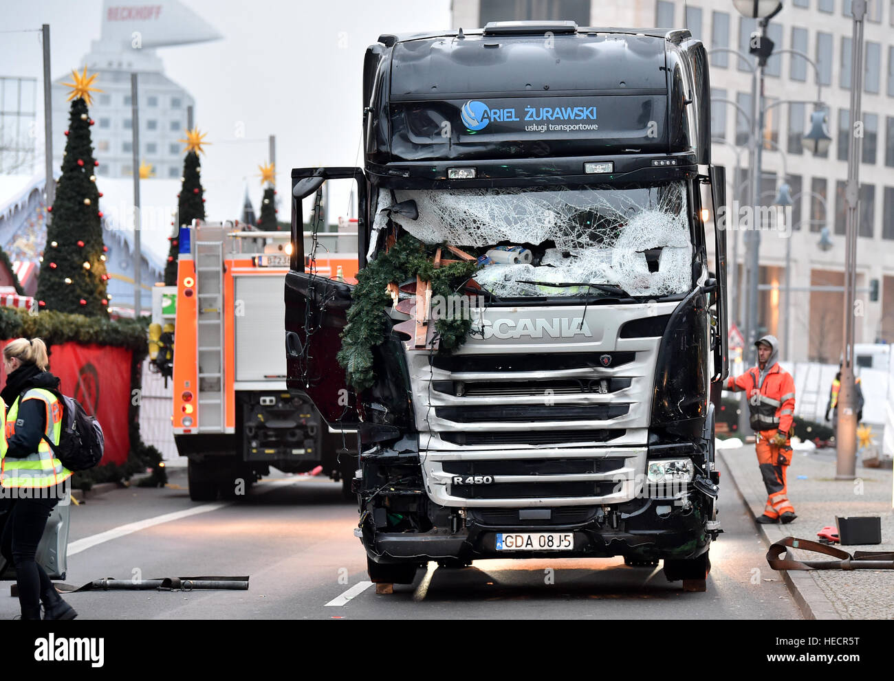 Berlin, Germany. 20th Dec, 2016. The completely wrecked front of a ...
