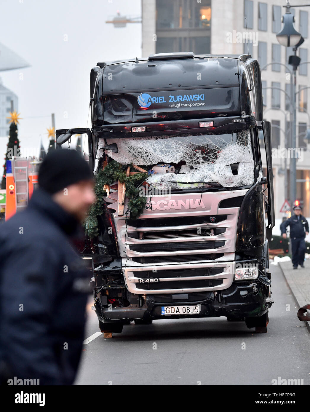 Berlin, Germany. 20th Dec, 2016. Police officers standing by a damaged ...