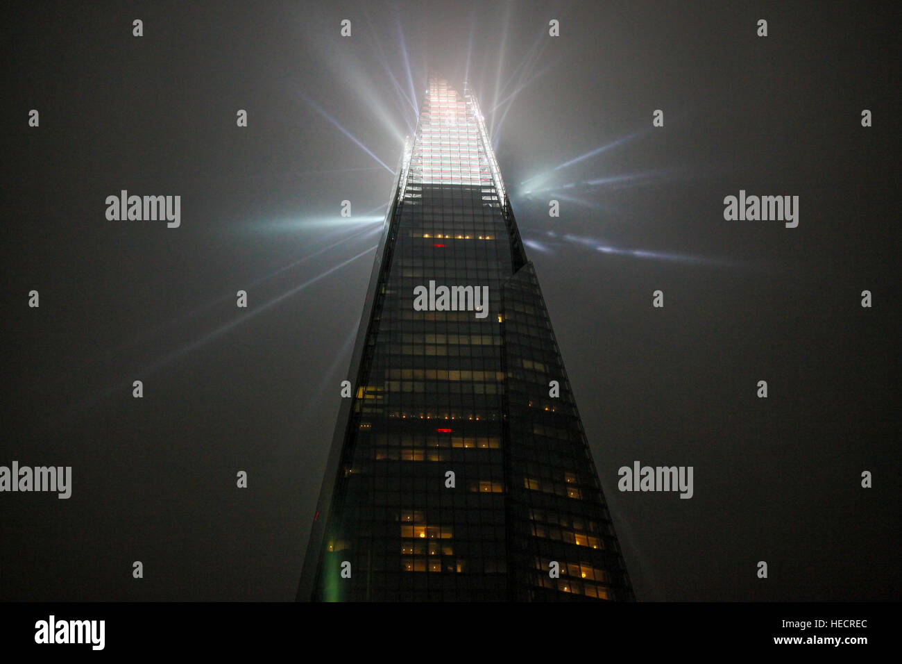 London, UK 19 Dec 2016 The Shard’s Christmas Lights projected from the ...