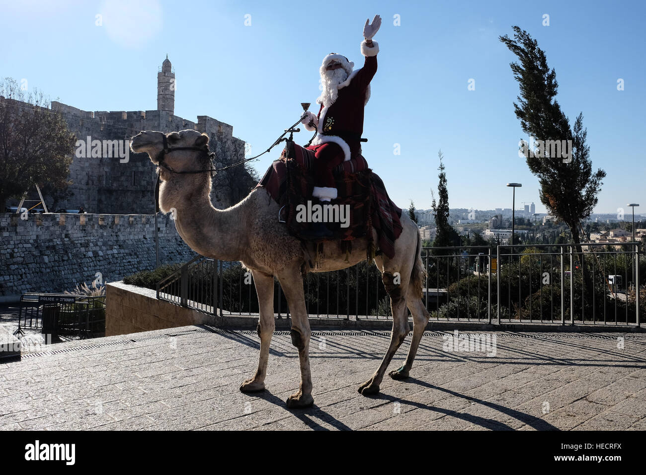 Jesus christ rides into jerusalem hi-res stock photography and images ...