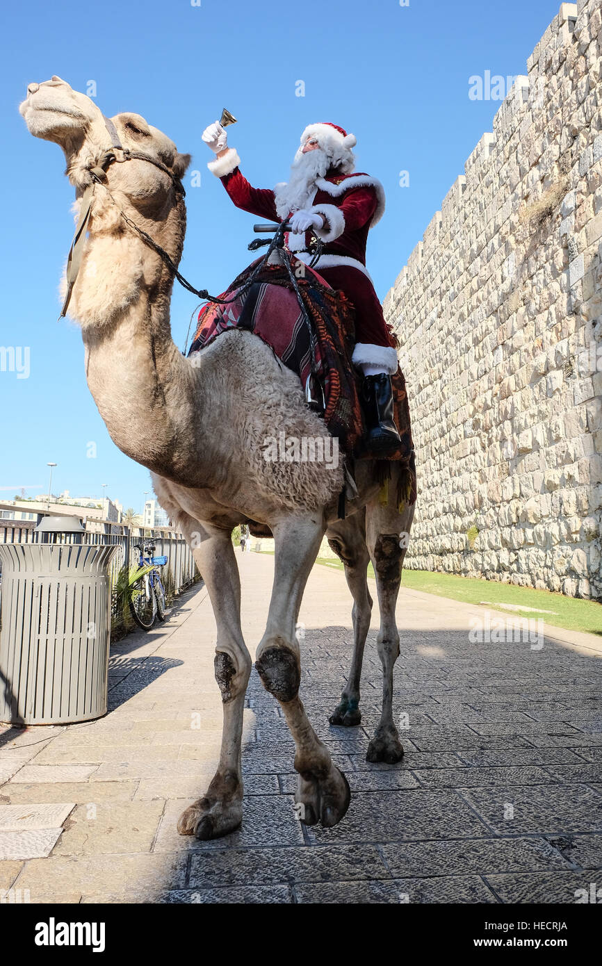 Jesus christ rides into jerusalem hi-res stock photography and images ...