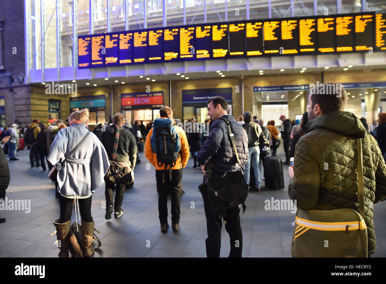 Kings Cross Station, London, UK. 20th December 2016. Travellers at ...