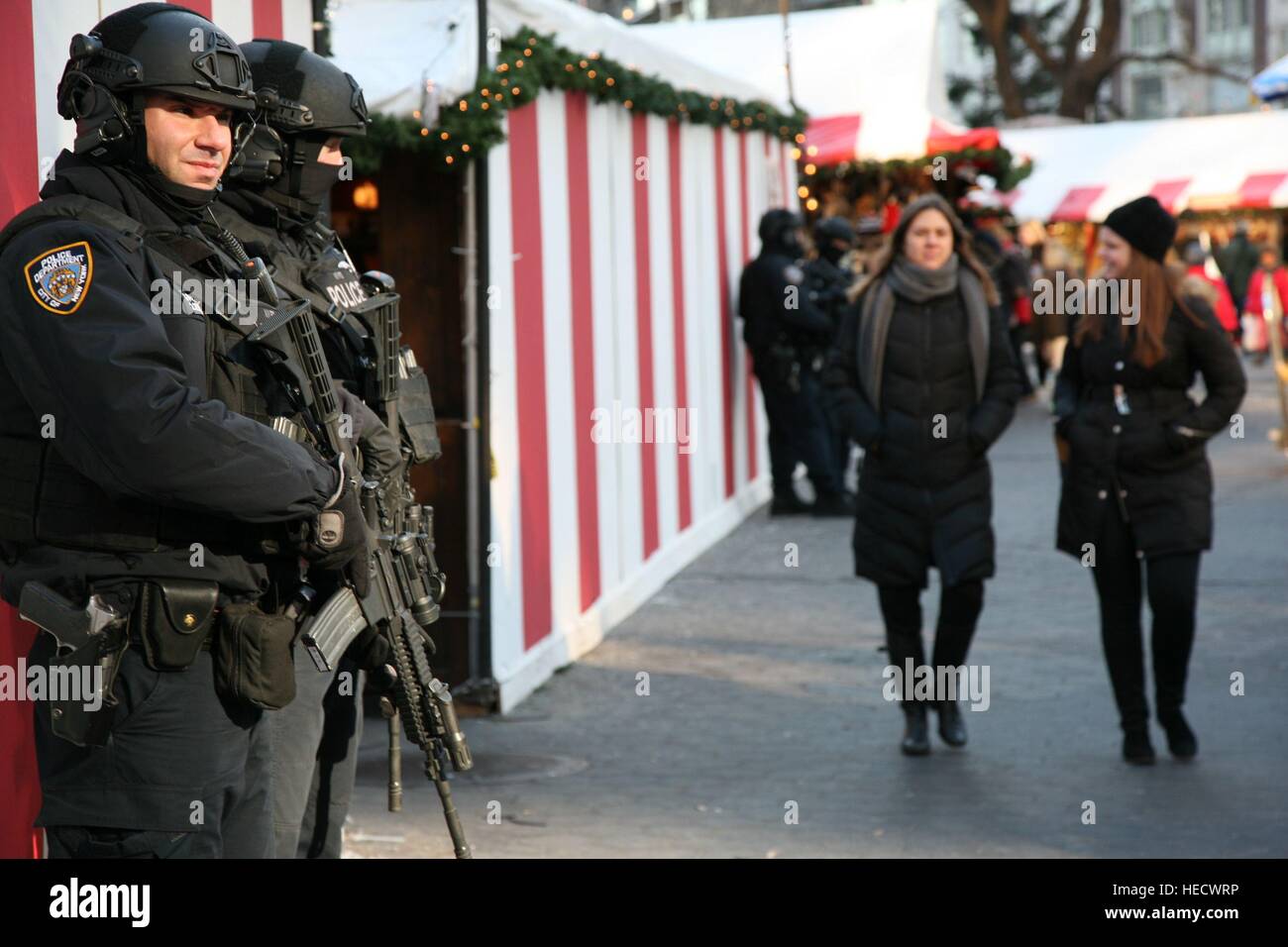 Police berlin markets hi-res stock photography and images - Alamy