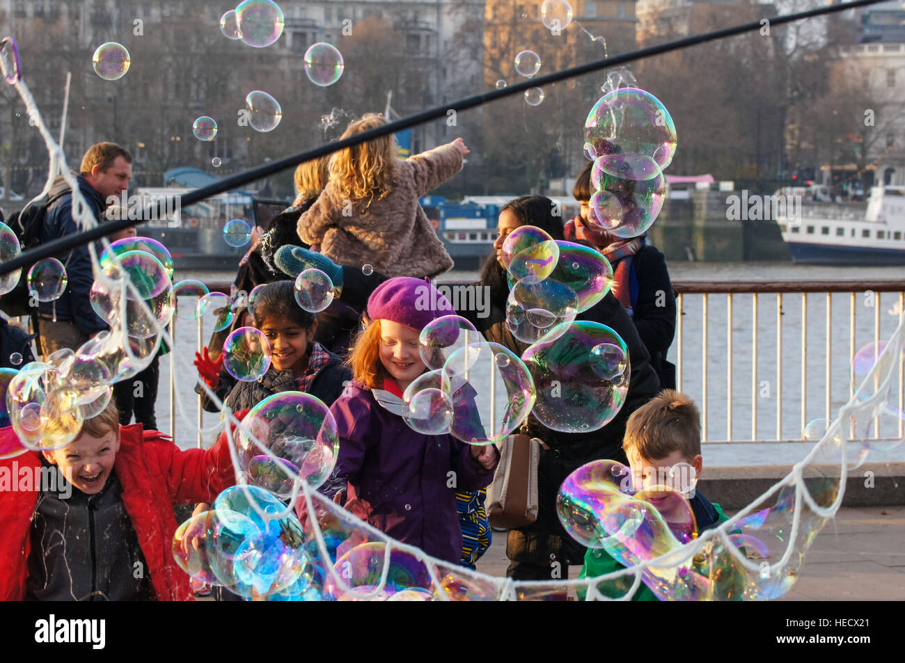 Busker entertains children with soap bubbles at the Southbank Centre ...