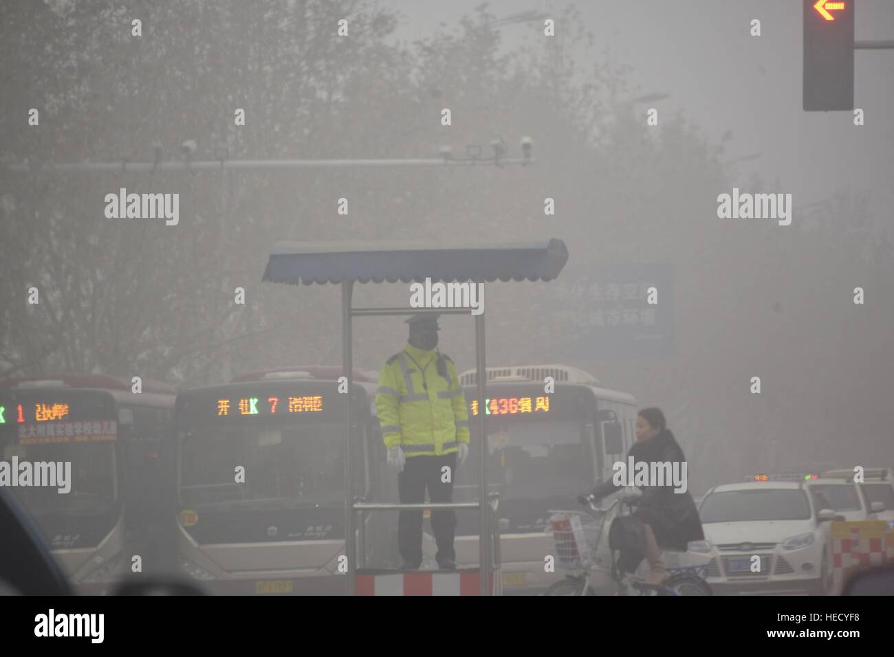 Liaochen, Liaochen, China. 20th Dec, 2016. Heavy smog shrouds Liaocheng ...
