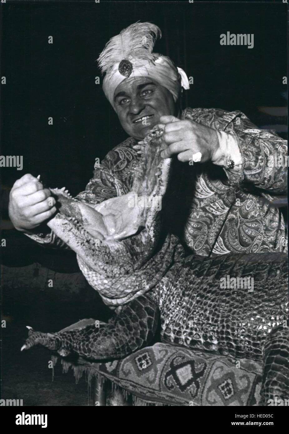 Apr. 17, 1955 - Alligator circus show © Keystone Pictures USA/ZUMAPRESS ...