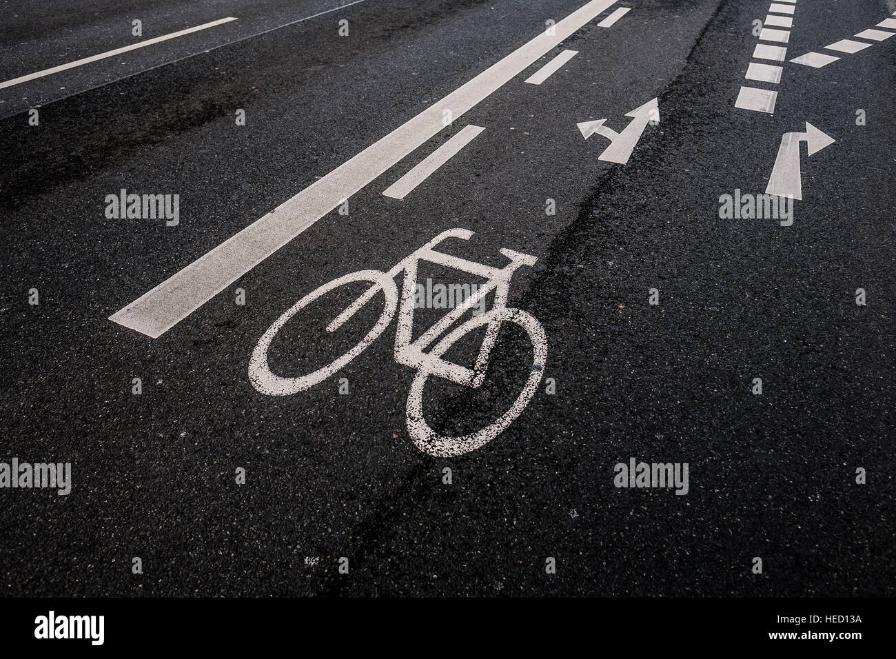 Berlin, Germany. 17th Nov, 2016. Bicycle paths in Berlin taken on 17.11 ...