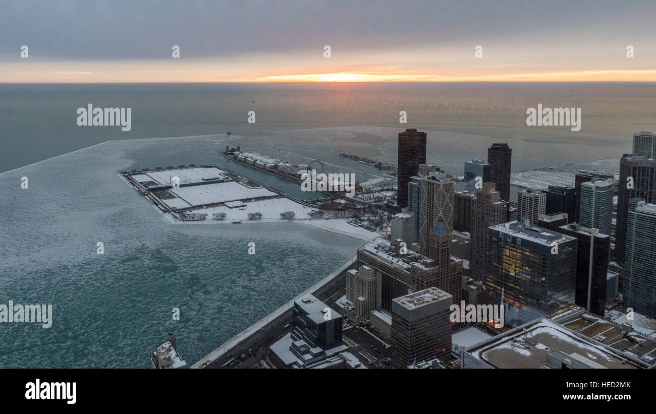 Chicago, USA. 21 December 2016. Weather. The sunrise on the winter ...