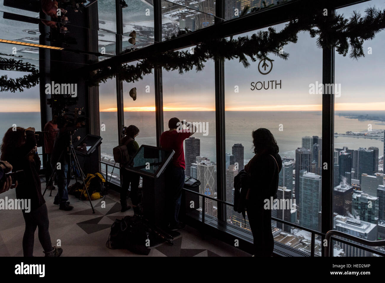 Chicago, USA. 21 December 2016. Weather. The sunrise on the winter ...