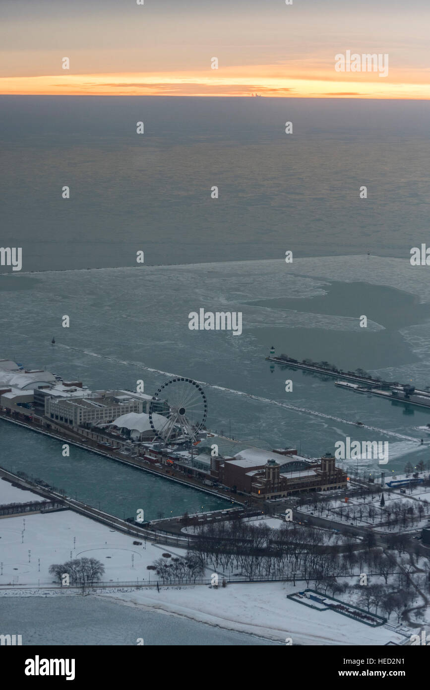 Chicago, USA. 21 December 2016. Weather. The sunrise on the winter ...