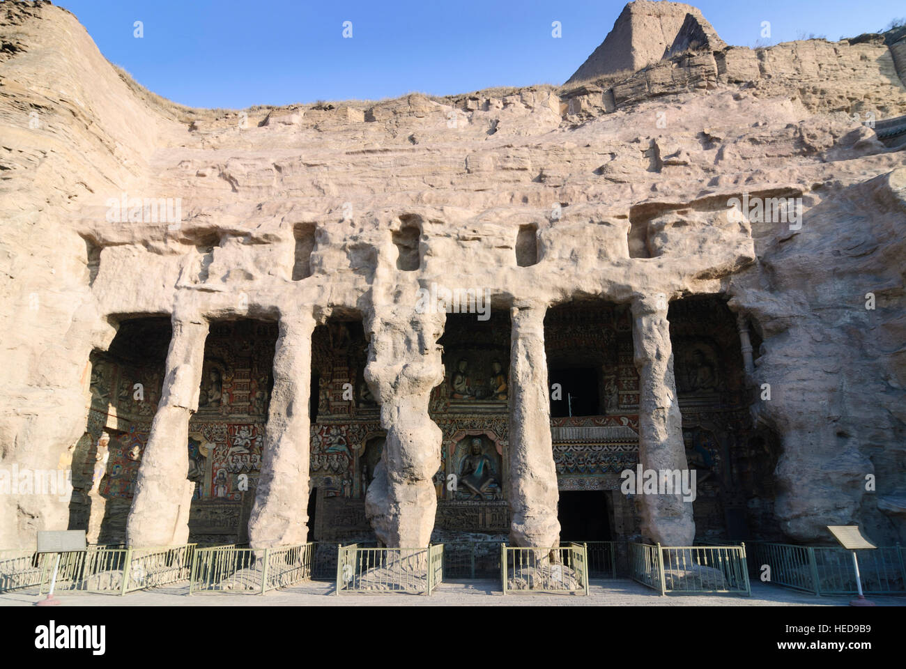 Yungang caves hi-res stock photography and images - Alamy