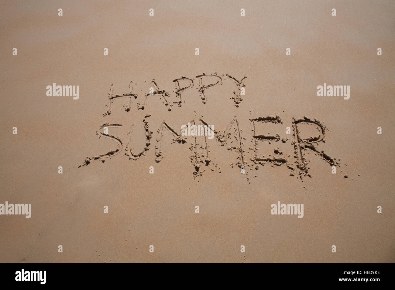 happy summer text written on brown sand ground at beach Stock Photo - Alamy