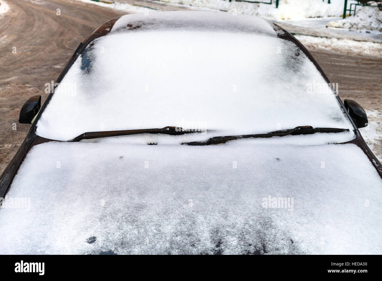 Car bonnet snow covered hi-res stock photography and images - Alamy