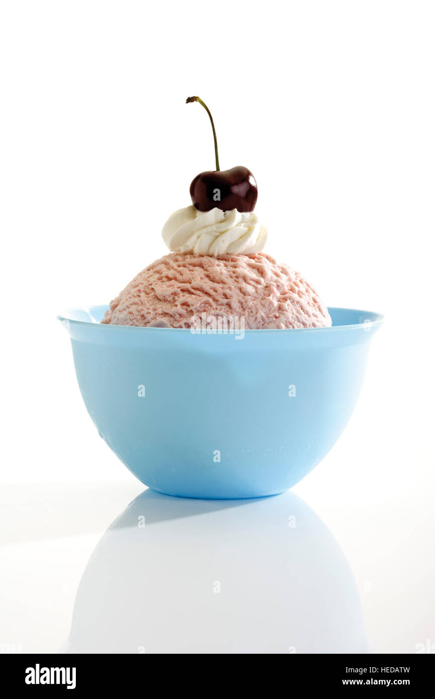 Ice cream sundae cut out hi-res stock photography and images - Alamy